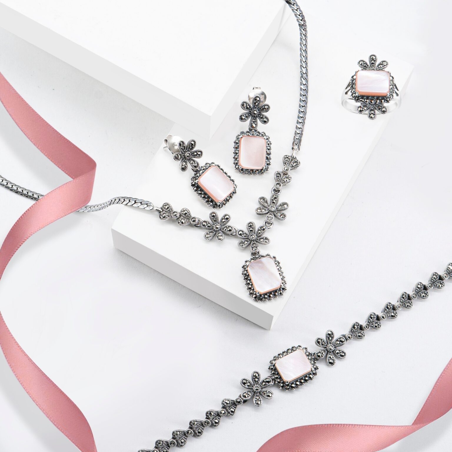 6 gifts that are good for the heart given to adults on Songkran day are ...