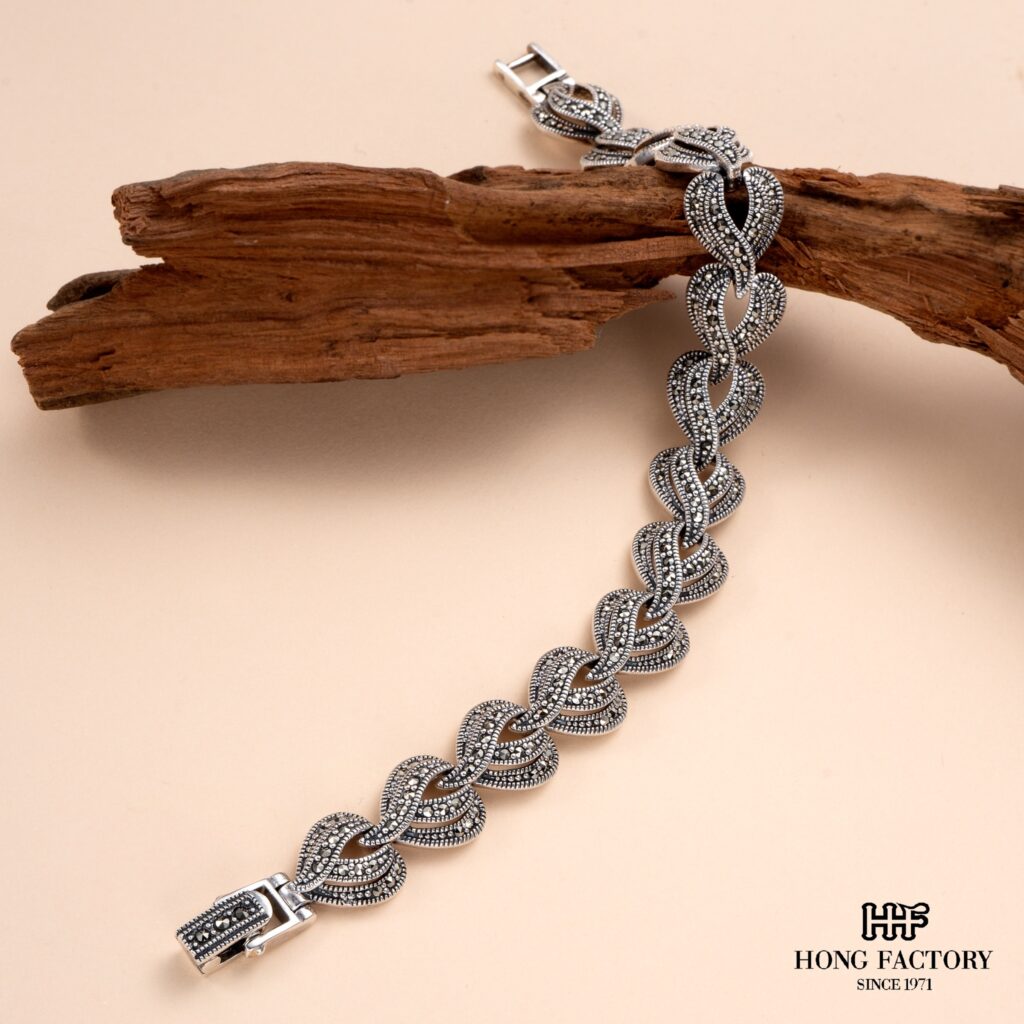 How to create an impactful jewelry advertisement?