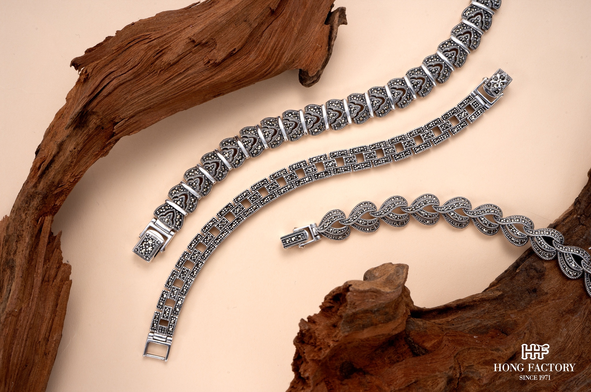 How to create an impactful jewelry advertisement?