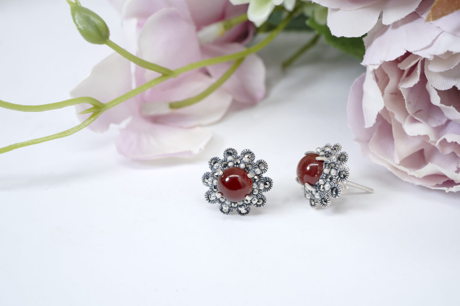 The Best Silver Jewelry for Every Face Shape